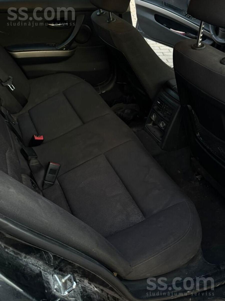 Black BMW 320 2006 in Riga, with an engine capacity of 2.00 L and mileage of 380 thousand km for 2200 €, photo 9 on AUTOMOTO.COM.LV