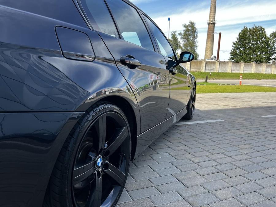 Melns BMW 320 2006 Šilutė, ar dzinēja tilpumu 2.00 L un nobraukumu 263 tūkst. km par 3499 €, foto 8 vietnē AUTOMOTO.COM.LV