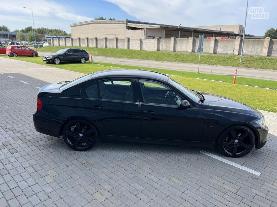 Melns BMW 320 2006 Šilutė, ar dzinēja tilpumu 2.00 L un nobraukumu 263 tūkst. km par 3499 €, foto 9 vietnē AUTOMOTO.COM.LV