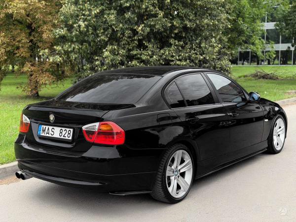 БМВ 320 2006 в Каунас на AUTOMOTO.COM.LV Черный БМВ 320 2006 в Каунас, объемом двигателя 2.00 л и пробегом 320 тыс. км за 4500 €, фото 5 на AUTOMOTO.COM.LV
