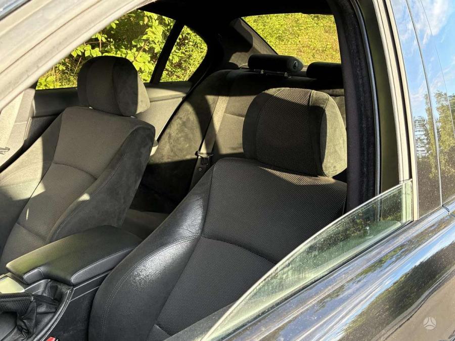 Melns BMW 320 2006 Viļņa, ar dzinēja tilpumu 2.00 L un nobraukumu 343 tūkst. km par 3800 €, foto 9 vietnē AUTOMOTO.COM.LV