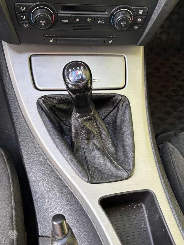 Melns BMW 320 2006 Viļņa, ar dzinēja tilpumu 2.00 L un nobraukumu 343 tūkst. km par 3800 €, foto 11 vietnē AUTOMOTO.COM.LV