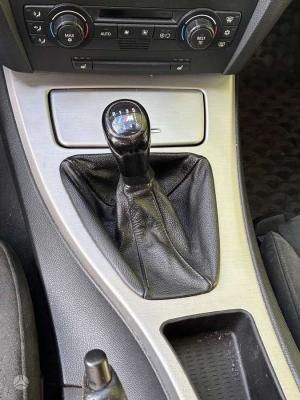 Melns BMW 320 2006 Viļņa, ar dzinēja tilpumu 2.00 L un nobraukumu 343 tūkst. km par 3800 €, foto 11 vietnē AUTOMOTO.COM.LV