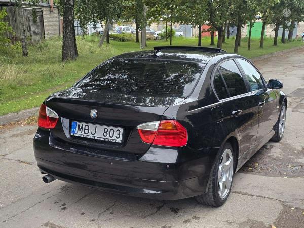 Melns BMW 320 2006 Radviliškis, ar dzinēja tilpumu 2.00 L un nobraukumu 351 tūkst. km par 2900 €, foto 7 vietnē AUTOMOTO.COM.LV