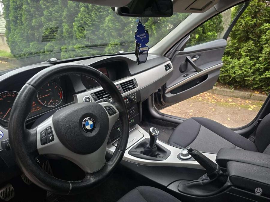 Melns BMW 320 2006 Radviliškis, ar dzinēja tilpumu 2.00 L un nobraukumu 351 tūkst. km par 2900 €, foto 10 vietnē AUTOMOTO.COM.LV