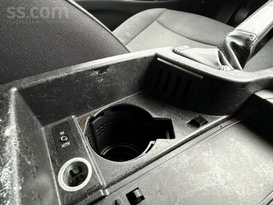 Black BMW 320 2006 in Bauska, with an engine capacity of 2.00 L and mileage of 0 thousand km for 3950 €, photo 13 on AUTOMOTO.COM.LV
