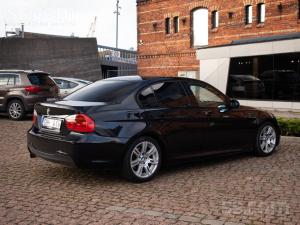 Black BMW 320 2006 in Liepaja, with an engine capacity of 2.00 L and mileage of 354 thousand km for 3700 €, photo 7 on AUTOMOTO.COM.LV