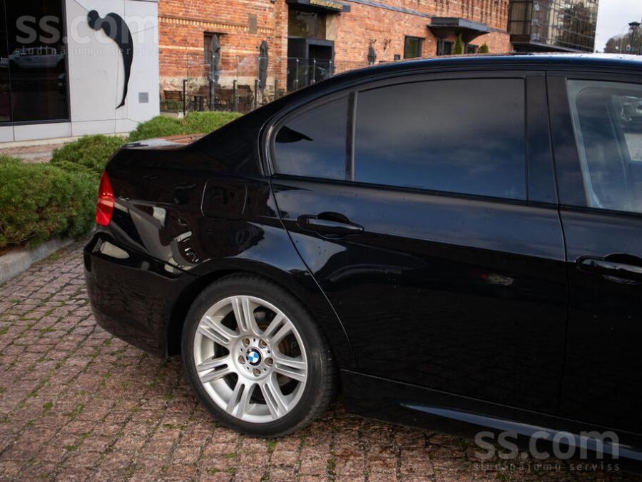Black BMW 320 2006 in Liepaja, with an engine capacity of 2.00 L and mileage of 354 thousand km for 3700 €, photo 12 on AUTOMOTO.COM.LV