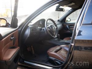 Black BMW 320 2006 in Liepaja, with an engine capacity of 2.00 L and mileage of 354 thousand km for 3700 €, photo 19 on AUTOMOTO.COM.LV