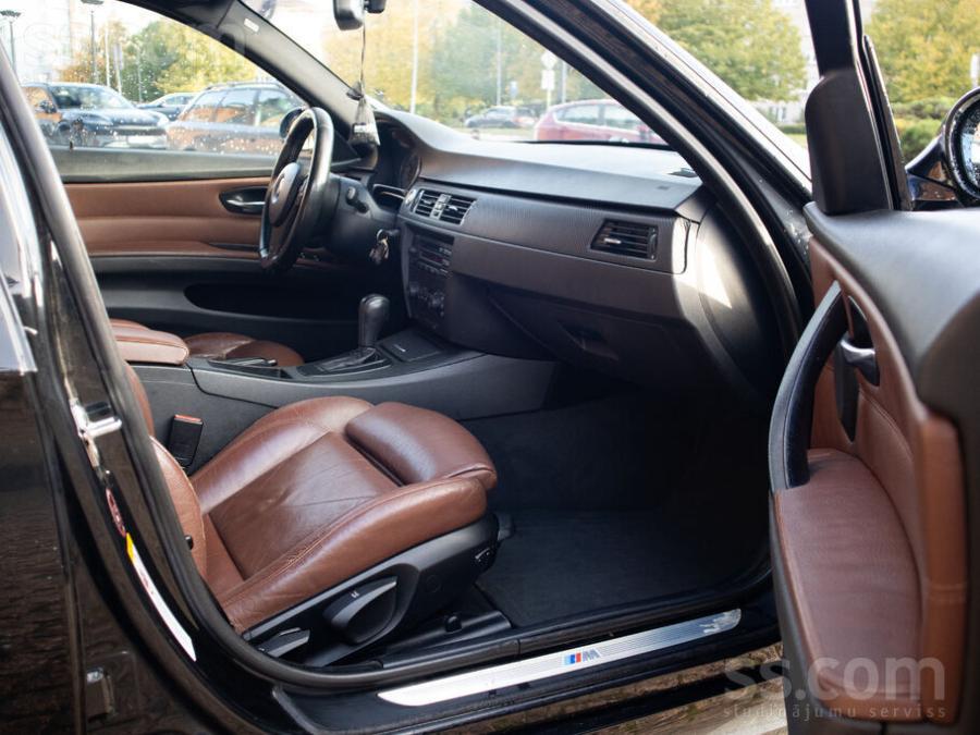 Black BMW 320 2006 in Liepaja, with an engine capacity of 2.00 L and mileage of 354 thousand km for 3700 €, photo 21 on AUTOMOTO.COM.LV