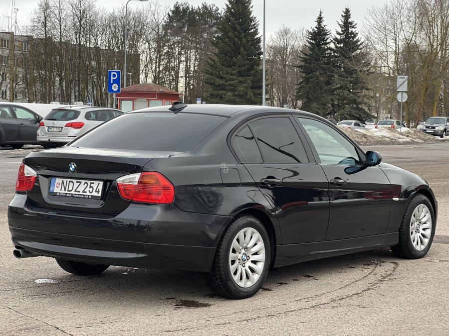 Melns BMW 320 2007 Kaišiadorys, ar dzinēja tilpumu 2.00 L un nobraukumu 340 tūkst. km par 2300 €, foto 2 vietnē AUTOMOTO.COM.LV