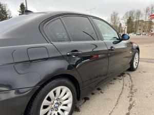 Melns BMW 320 2007 Kaišiadorys, ar dzinēja tilpumu 2.00 L un nobraukumu 340 tūkst. km par 2300 €, foto 14 vietnē AUTOMOTO.COM.LV