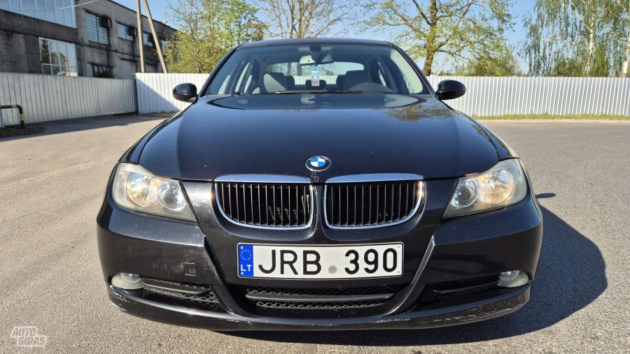 Black BMW 320 2007 in Jonava, with an engine capacity of 2.00 L and mileage of 289 thousand km for 3500 €, photo 4 on AUTOMOTO.COM.LV