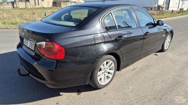 Melns BMW 320 2007 Jonava, ar dzinēja tilpumu 2.00 L un nobraukumu 289 tūkst. km par 3500 €, foto 4 vietnē AUTOMOTO.COM.LV