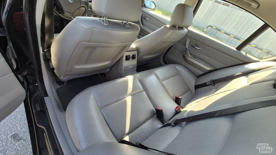 Black BMW 320 2007 in Jonava, with an engine capacity of 2.00 L and mileage of 289 thousand km for 3500 €, photo 8 on AUTOMOTO.COM.LV