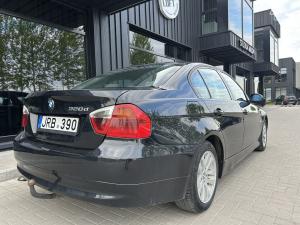 Black BMW 320 2007 in Kaunas, with an engine capacity of 2.00 L and mileage of 280 thousand km for 2850 €, photo 5 on AUTOMOTO.COM.LV