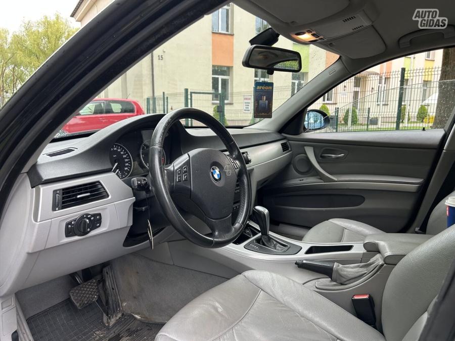 Black BMW 320 2007 in Kaunas, with an engine capacity of 2.00 L and mileage of 280 thousand km for 2850 €, photo 12 on AUTOMOTO.COM.LV
