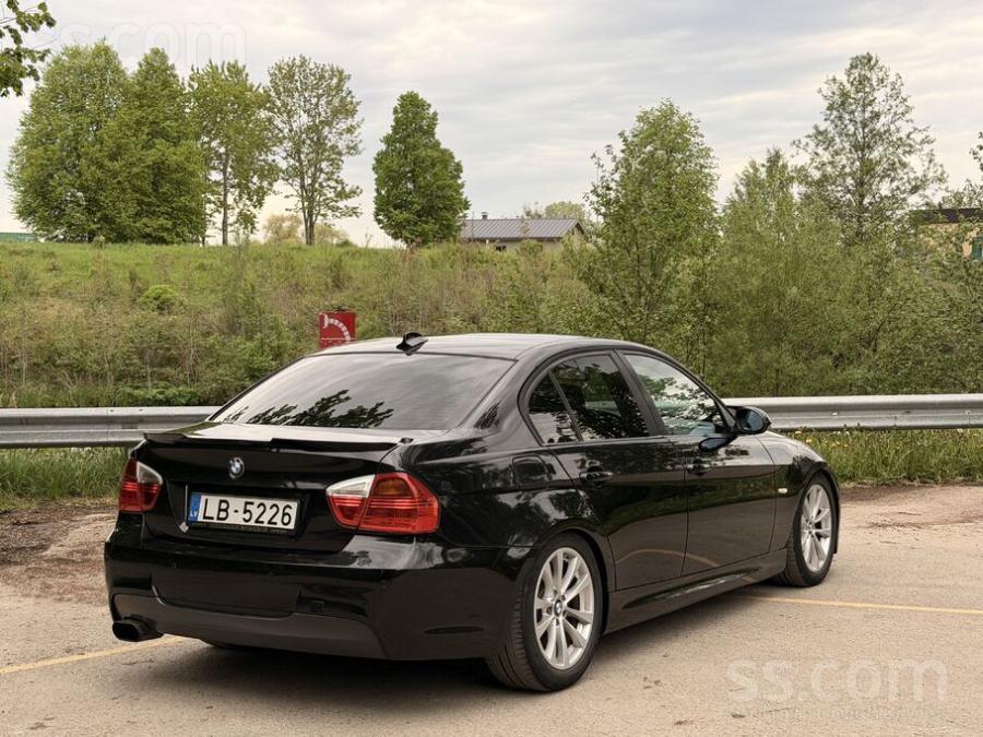 Black BMW 320 2007 in Riga, with an engine capacity of 2.00 L and mileage of 426 thousand km for 4400 €, photo 3 on AUTOMOTO.COM.LV