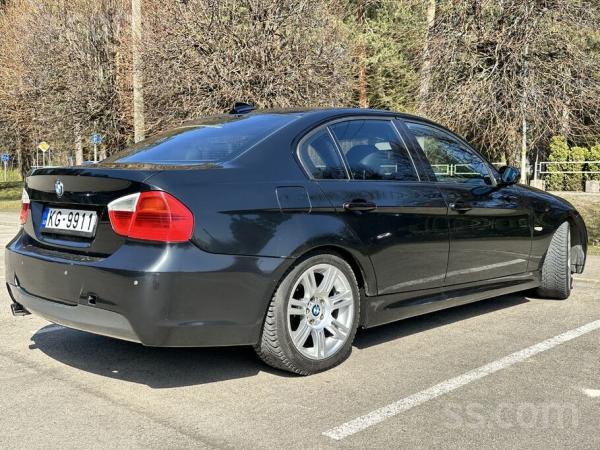 Black BMW 320 2007 in Ogre, with an engine capacity of 2.00 L and mileage of 305 thousand km for 3000 €, photo 2 on AUTOMOTO.COM.LV