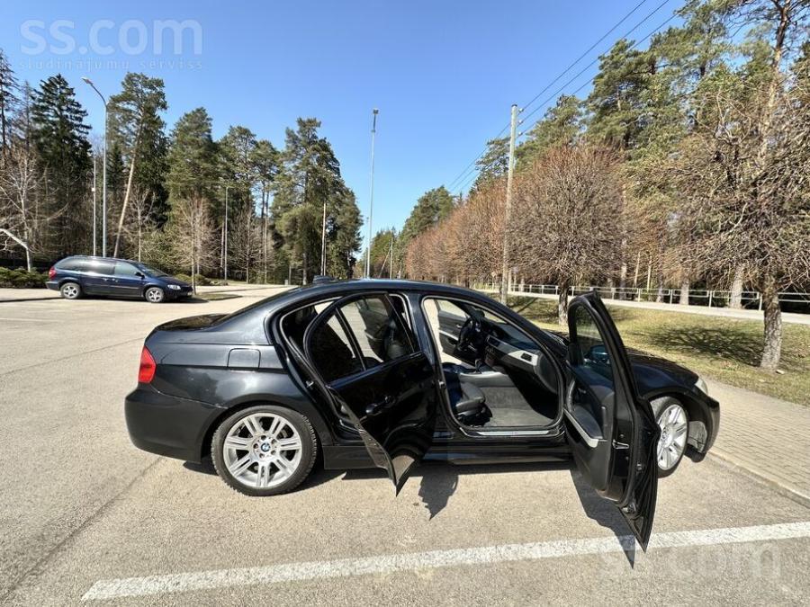 Black BMW 320 2007 in Ogre, with an engine capacity of 2.00 L and mileage of 305 thousand km for 3000 €, photo 6 on AUTOMOTO.COM.LV