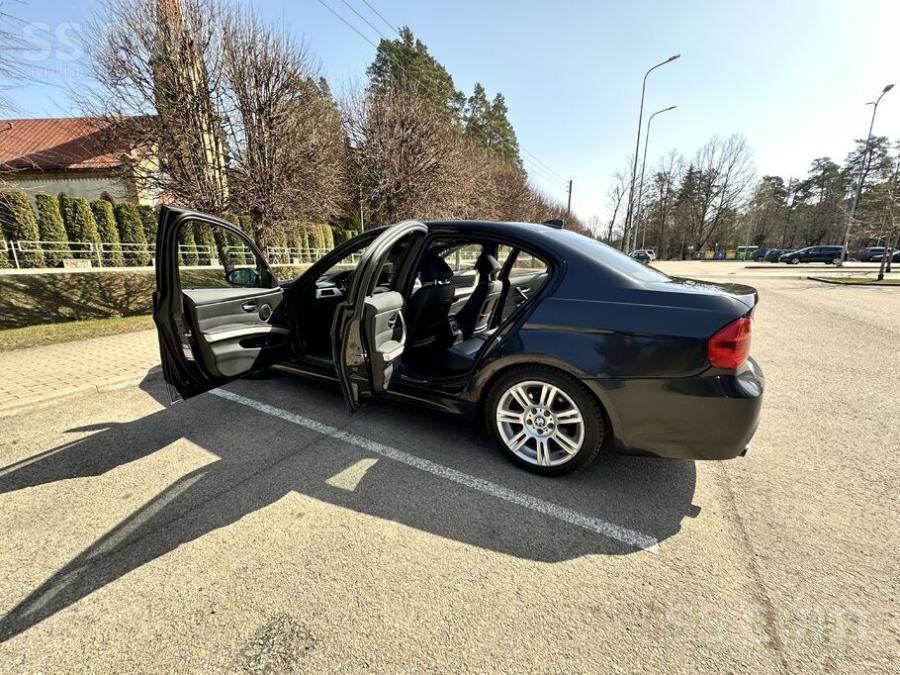 Black BMW 320 2007 in Ogre, with an engine capacity of 2.00 L and mileage of 305 thousand km for 3000 €, photo 7 on AUTOMOTO.COM.LV