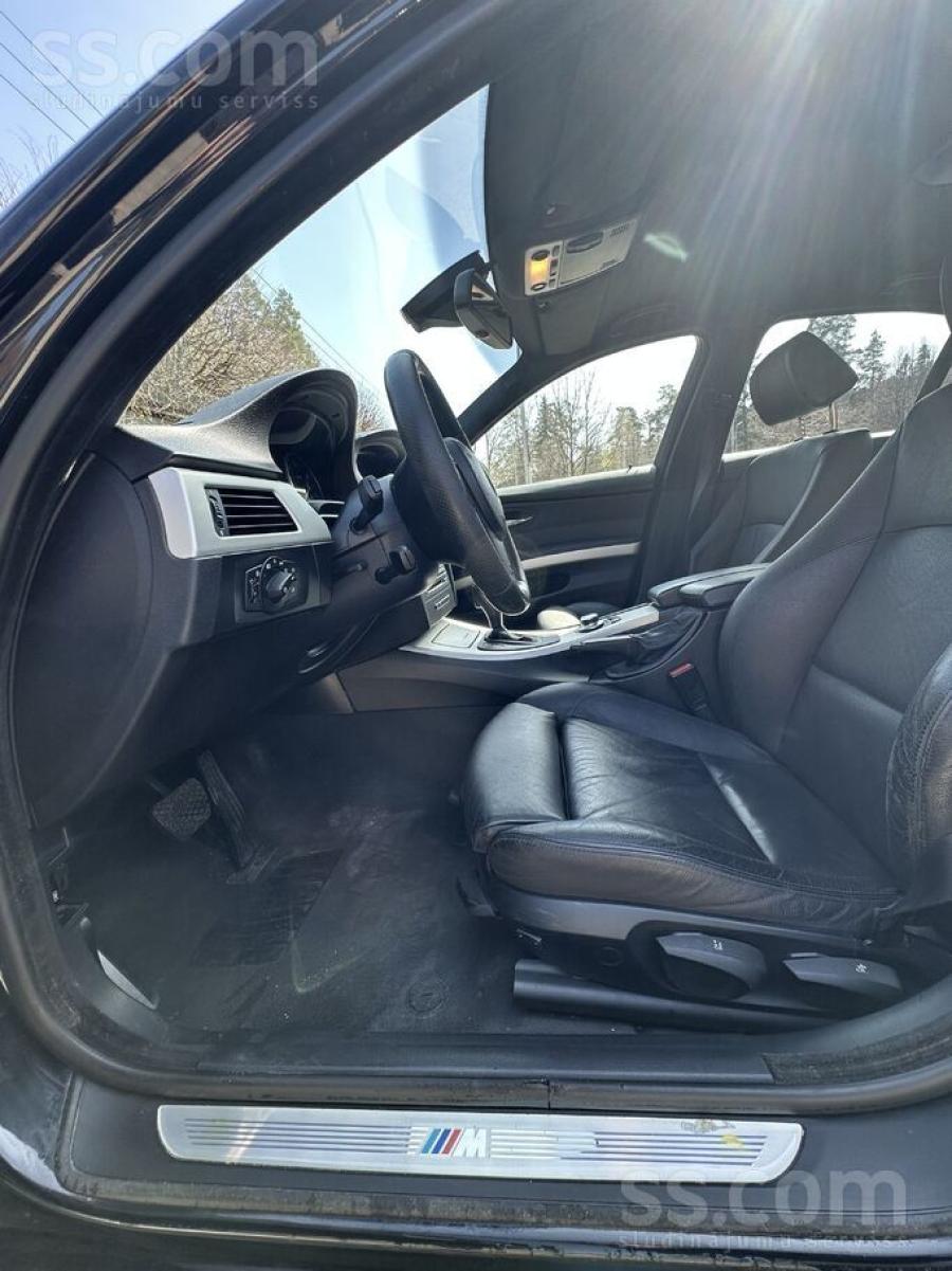 Black BMW 320 2007 in Ogre, with an engine capacity of 2.00 L and mileage of 305 thousand km for 3000 €, photo 10 on AUTOMOTO.COM.LV