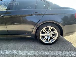 Black BMW 320 2007 in Ogre, with an engine capacity of 2.00 L and mileage of 305 thousand km for 3000 €, photo 17 on AUTOMOTO.COM.LV