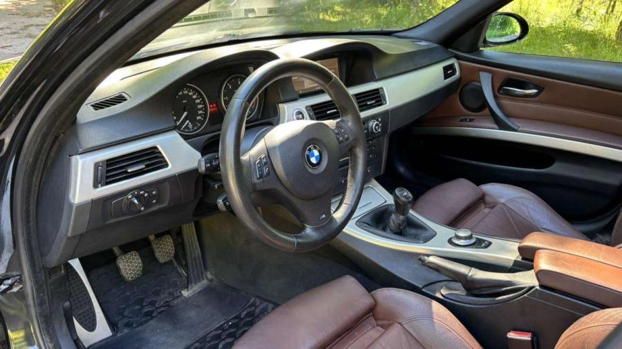 Black BMW 320 2007 in Vilnius, with an engine capacity of 2.00 L and mileage of 275 thousand km for 4800 €, photo 13 on AUTOMOTO.COM.LV