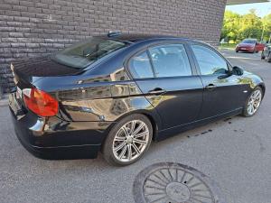 Melns BMW 320 2007 Viļņa, ar dzinēja tilpumu 2.00 L un nobraukumu 182 tūkst. km par 1000 €, foto 3 vietnē AUTOMOTO.COM.LV