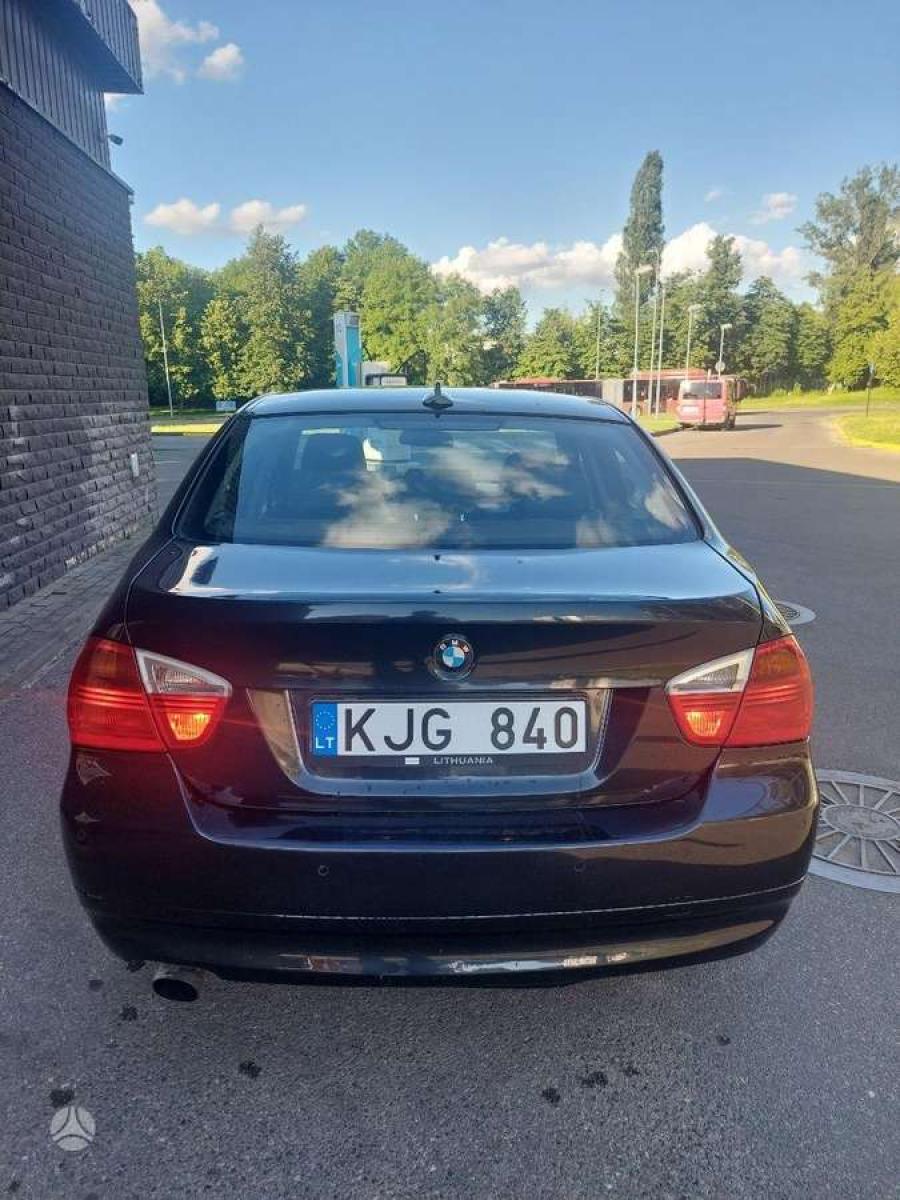 Melns BMW 320 2007 Viļņa, ar dzinēja tilpumu 2.00 L un nobraukumu 182 tūkst. km par 1000 €, foto 5 vietnē AUTOMOTO.COM.LV