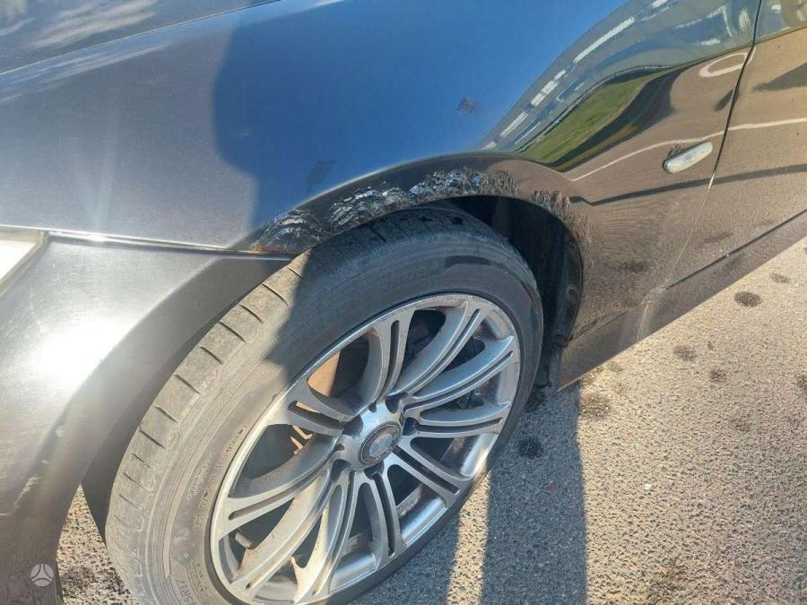 Melns BMW 320 2007 Viļņa, ar dzinēja tilpumu 2.00 L un nobraukumu 182 tūkst. km par 1000 €, foto 6 vietnē AUTOMOTO.COM.LV