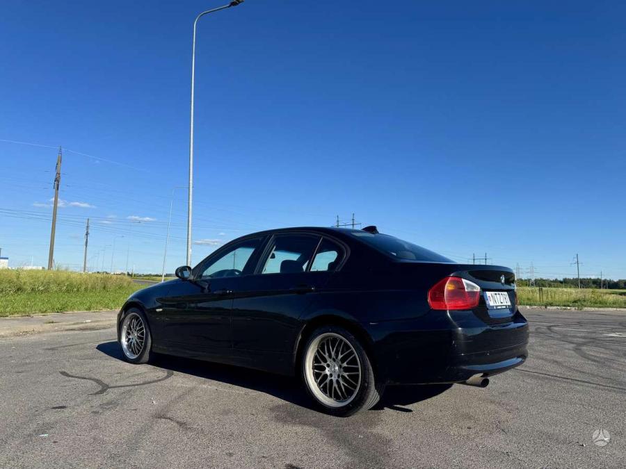 Melns BMW 320 2007 Panevēža, ar dzinēja tilpumu 2.00 L un nobraukumu 516 tūkst. km par 3750 €, foto 7 vietnē AUTOMOTO.COM.LV