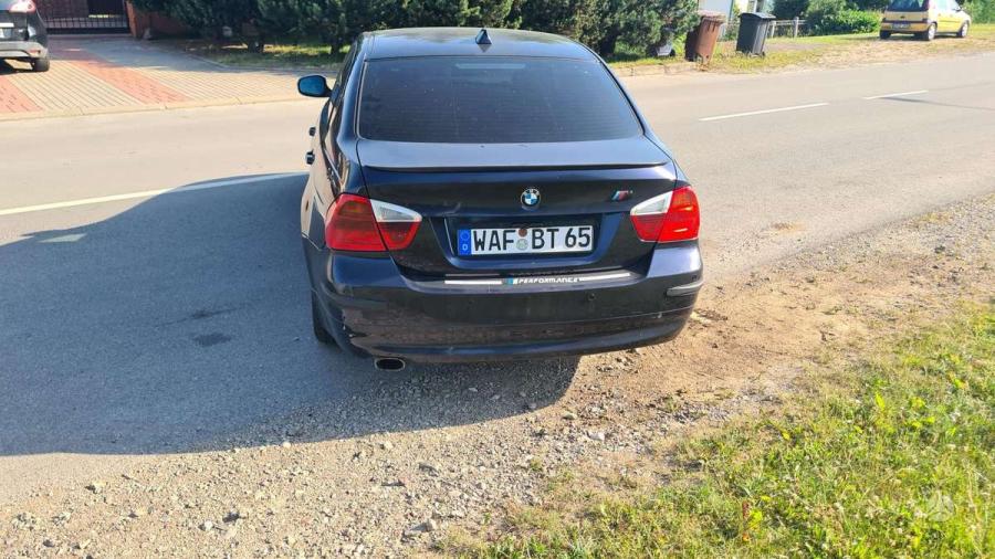 Black BMW 320 2007 in Siauliai, with an engine capacity of 2.00 L and mileage of 253 thousand km for 2400 €, photo 7 on AUTOMOTO.COM.LV