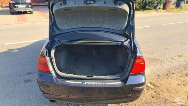 Melns BMW 320 2007 Šauļi, ar dzinēja tilpumu 2.00 L un nobraukumu 253 tūkst. km par 2400 €, foto 5 vietnē AUTOMOTO.COM.LV