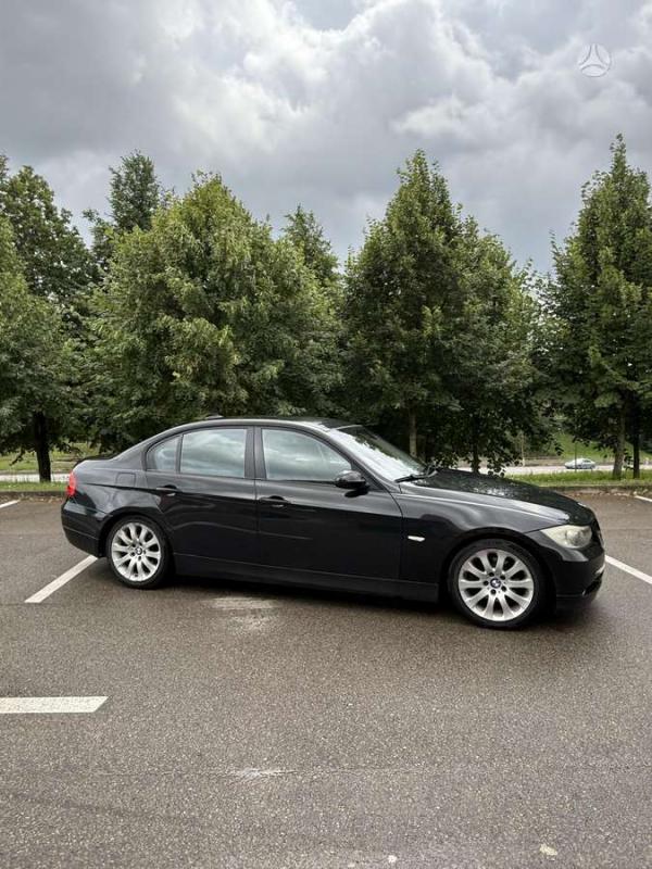Melns BMW 320 2007 Kauņa, ar dzinēja tilpumu 2.00 L un nobraukumu 318 tūkst. km par 4000 €, foto 3 vietnē AUTOMOTO.COM.LV