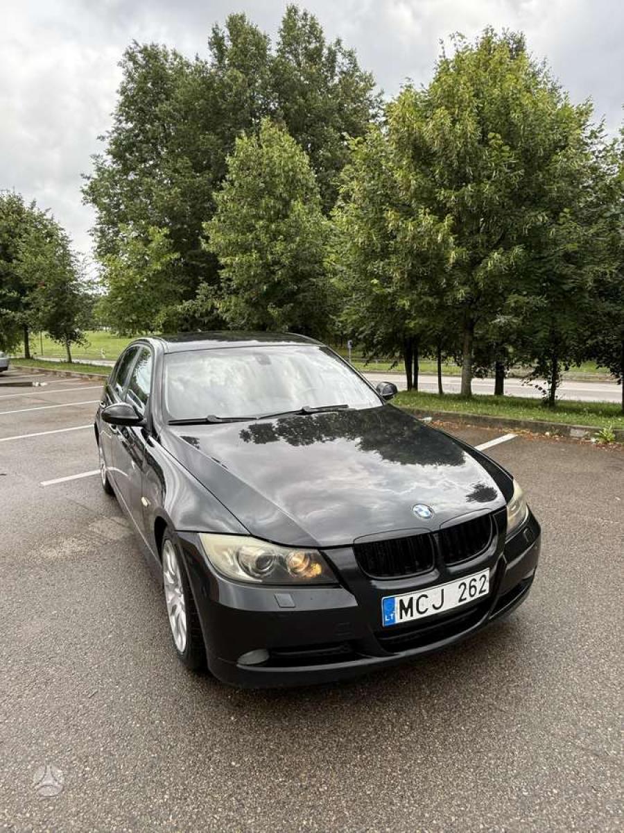 Black BMW 320 2007 in Kaunas, with an engine capacity of 2.00 L and mileage of 318 thousand km for 4000 €, photo 5 on AUTOMOTO.COM.LV