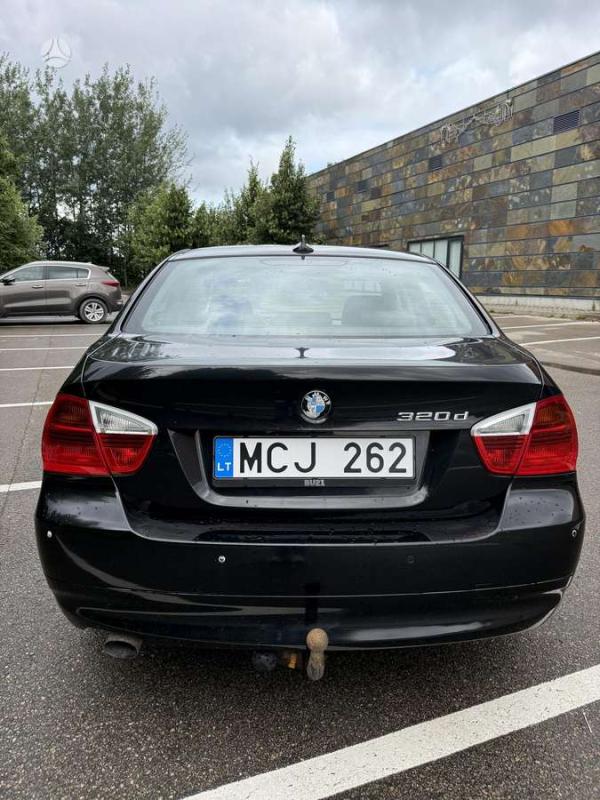 Melns BMW 320 2007 Kauņa, ar dzinēja tilpumu 2.00 L un nobraukumu 318 tūkst. km par 4000 €, foto 6 vietnē AUTOMOTO.COM.LV