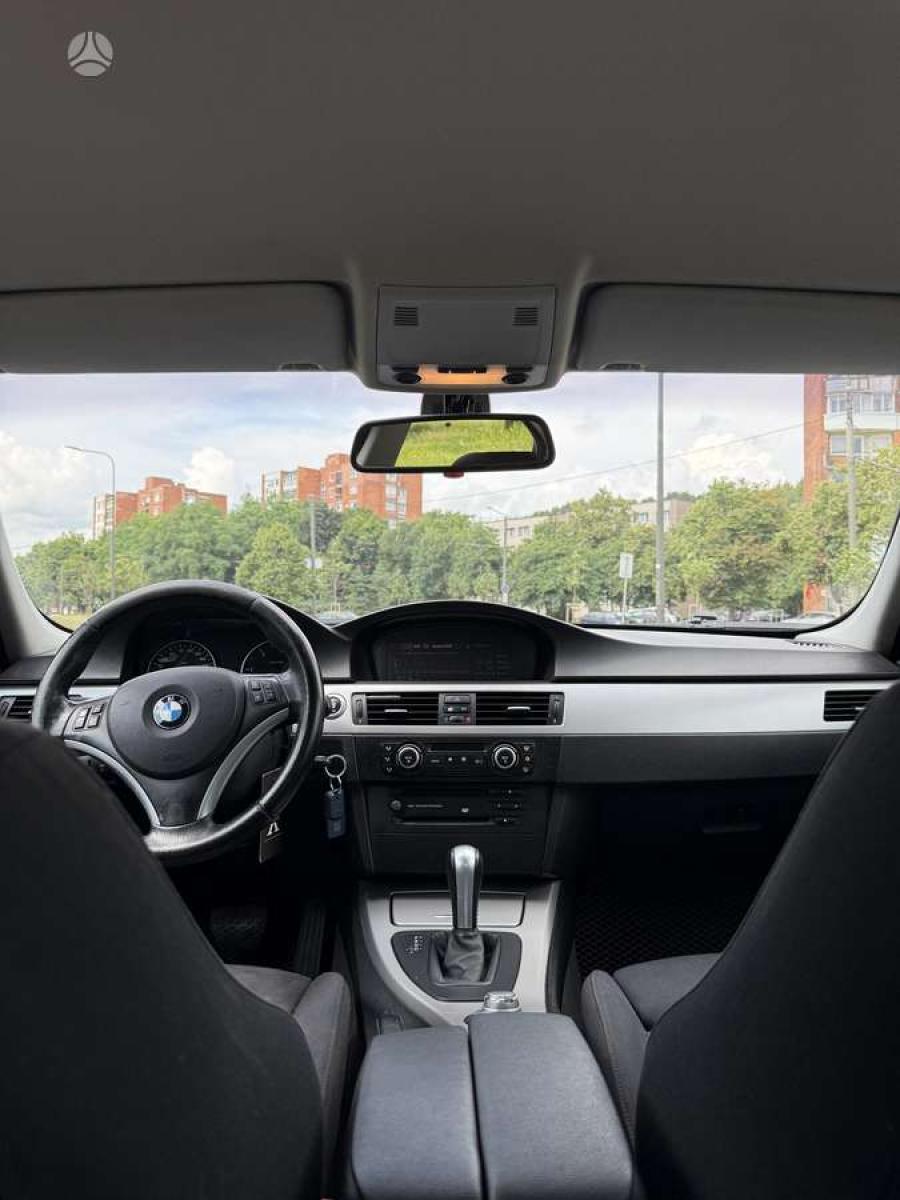 Black BMW 320 2007 in Kaunas, with an engine capacity of 2.00 L and mileage of 318 thousand km for 4000 €, photo 9 on AUTOMOTO.COM.LV