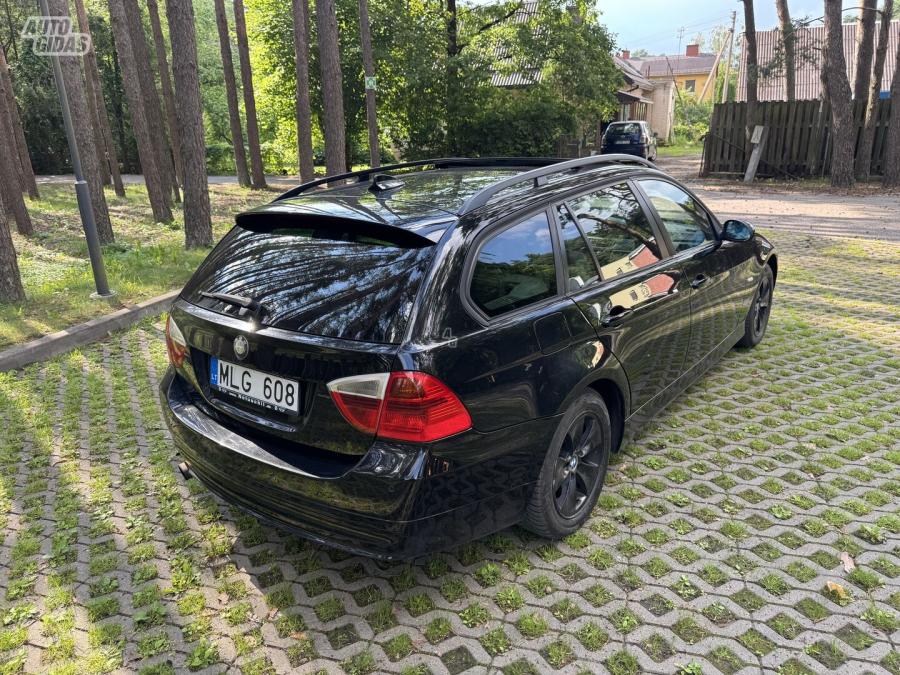 Black BMW 320 2007 in Kaunas, with an engine capacity of 2.00 L and mileage of 350 thousand km for 2950 €, photo 4 on AUTOMOTO.COM.LV
