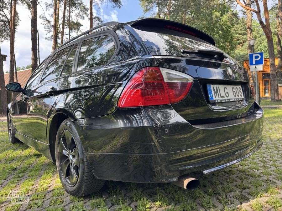 Black BMW 320 2007 in Kaunas, with an engine capacity of 2.00 L and mileage of 350 thousand km for 2950 €, photo 19 on AUTOMOTO.COM.LV