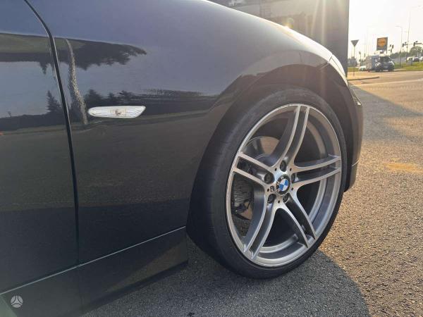 Melns BMW 320 2007 Kauņa, ar dzinēja tilpumu 2.00 L un nobraukumu 340 tūkst. km par 3500 €, foto 5 vietnē AUTOMOTO.COM.LV