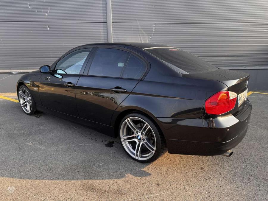Melns BMW 320 2007 Kauņa, ar dzinēja tilpumu 2.00 L un nobraukumu 340 tūkst. km par 3500 €, foto 7 vietnē AUTOMOTO.COM.LV