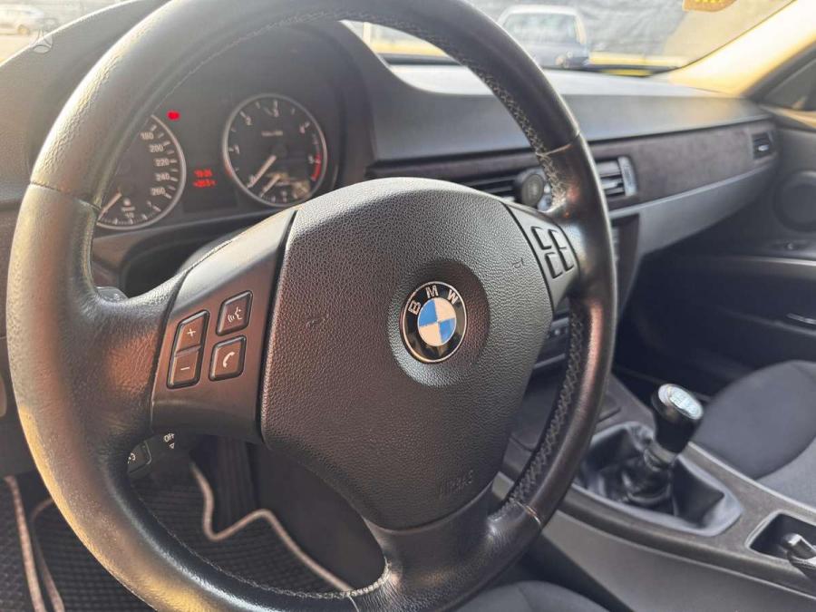 Melns BMW 320 2007 Kauņa, ar dzinēja tilpumu 2.00 L un nobraukumu 340 tūkst. km par 3500 €, foto 12 vietnē AUTOMOTO.COM.LV