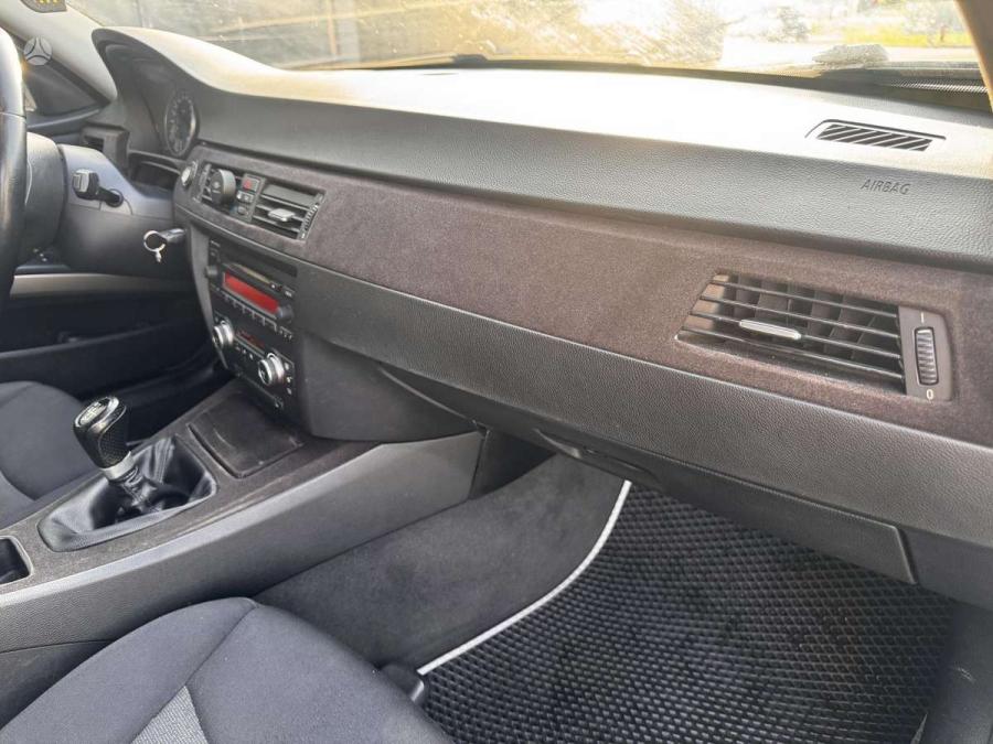 Melns BMW 320 2007 Kauņa, ar dzinēja tilpumu 2.00 L un nobraukumu 340 tūkst. km par 3500 €, foto 15 vietnē AUTOMOTO.COM.LV
