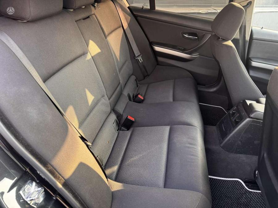 Melns BMW 320 2007 Kauņa, ar dzinēja tilpumu 2.00 L un nobraukumu 340 tūkst. km par 3500 €, foto 16 vietnē AUTOMOTO.COM.LV