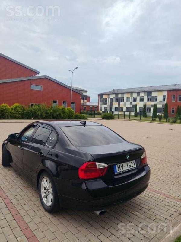 Melns BMW 320 2007 Bauska, ar dzinēja tilpumu 2.00 L un nobraukumu 243 tūkst. km par 3700 €, foto 3 vietnē AUTOMOTO.COM.LV