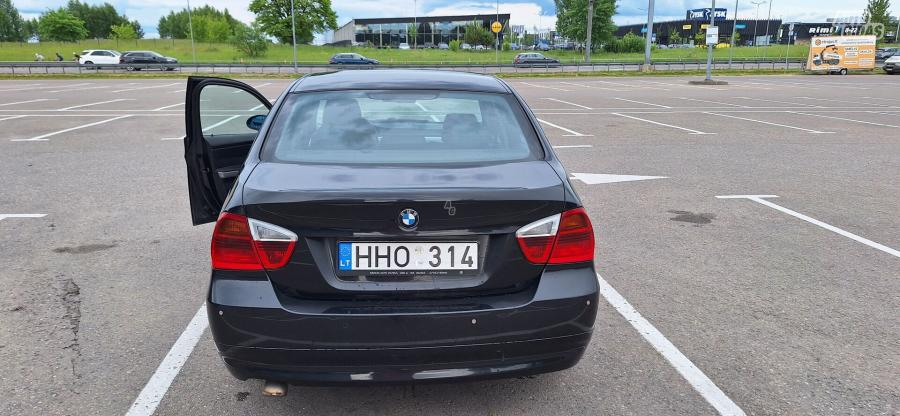 Black BMW 320 2007 in Vilnius, with an engine capacity of 2.00 L and mileage of 331 thousand km for 3599 €, photo 4 on AUTOMOTO.COM.LV