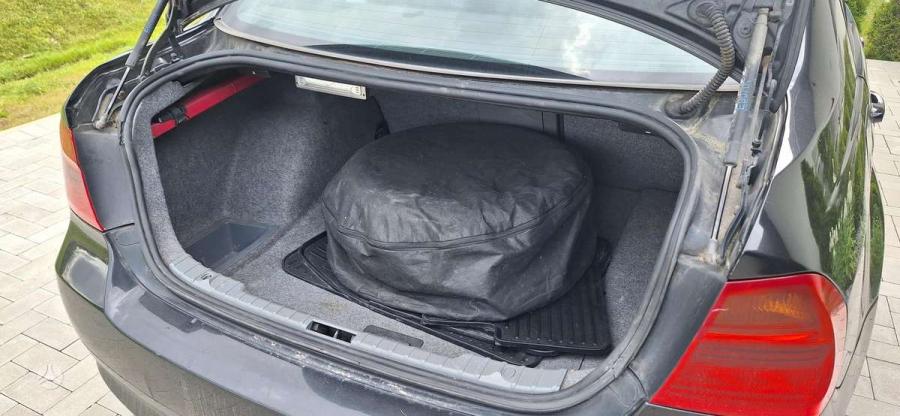 Melns BMW 320 2007 Viļņa, ar dzinēja tilpumu 2.00 L un nobraukumu 331 tūkst. km par 3600 €, foto 12 vietnē AUTOMOTO.COM.LV