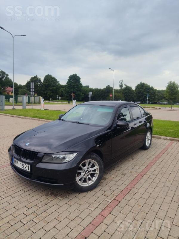 Melns BMW 320 2007 Bauska, ar dzinēja tilpumu 2.00 L un nobraukumu 243 tūkst. km par 3500 €, foto 1 vietnē AUTOMOTO.COM.LV