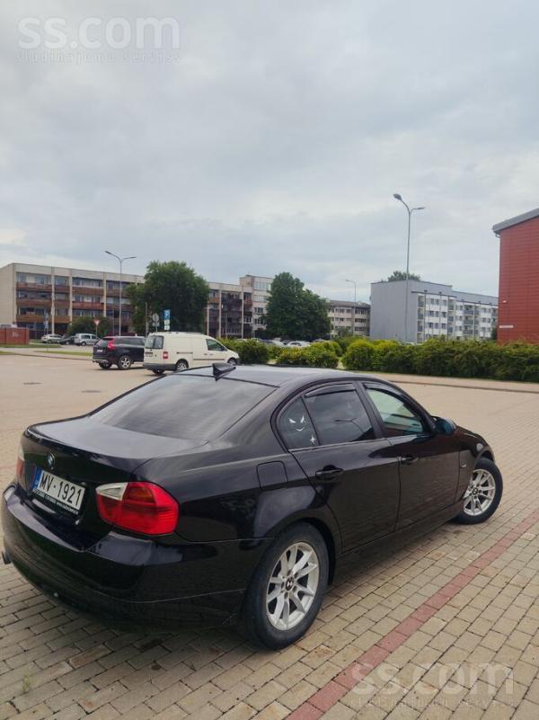 Melns BMW 320 2007 Bauska, ar dzinēja tilpumu 2.00 L un nobraukumu 243 tūkst. km par 3500 €, foto 5 vietnē AUTOMOTO.COM.LV